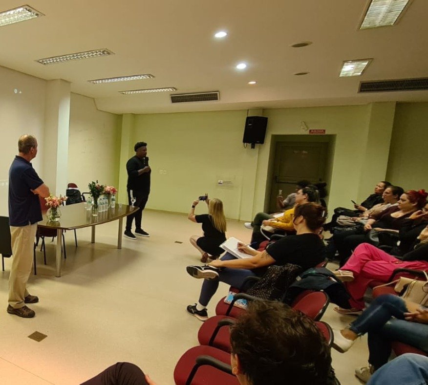 Prof. Dr. Marcelo Schenk Duque traz comediante para palestrar ...